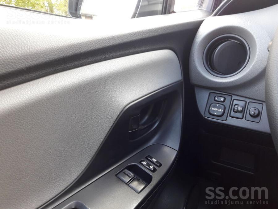 Grey Toyota Yaris 2015 in Riga, with an engine capacity of 1.30 L and mileage of 269 thousand km for 5100 €, photo 15 on AUTOMOTO.COM.LV