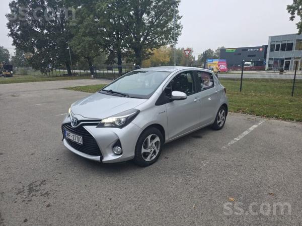 Pelēks Toyota Yaris 2015 Jūrmala, ar dzinēja tilpumu 1.50 L un nobraukumu 109 tūkst. km par 8950 €, foto 3 vietnē AUTOMOTO.COM.LV