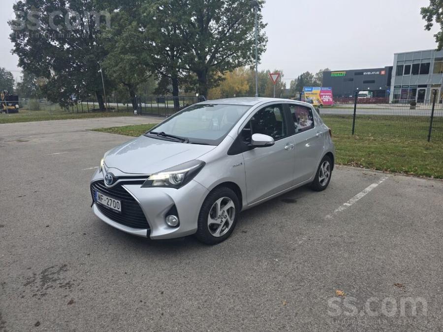 Grey Toyota Yaris 2015 in Jurmala, with an engine capacity of 1.50 L and mileage of 109 thousand km for 8950 €, photo 3 on AUTOMOTO.COM.LV