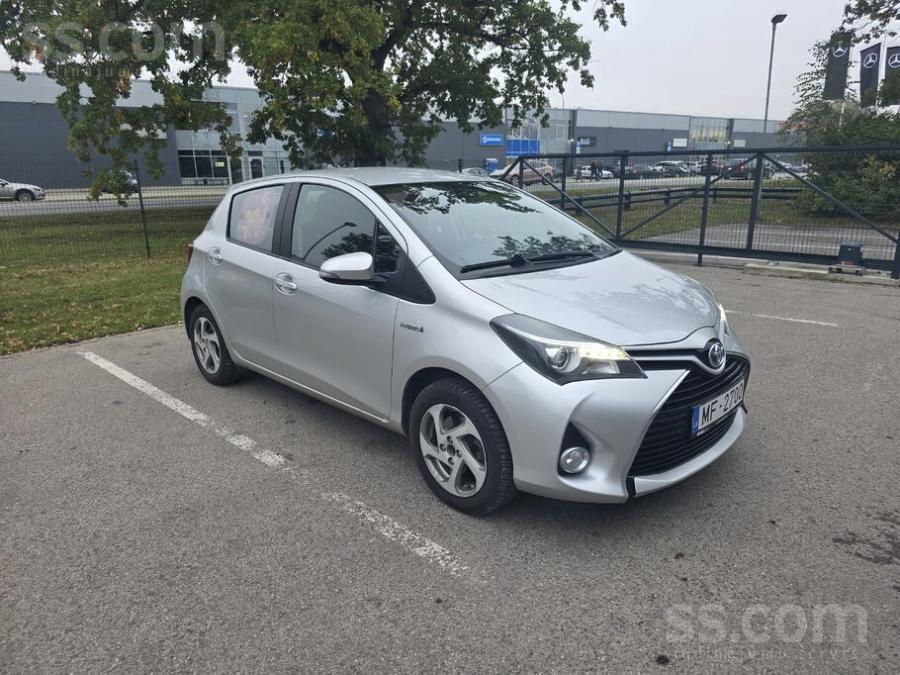 Grey Toyota Yaris 2015 in Jurmala, with an engine capacity of 1.50 L and mileage of 109 thousand km for 8950 €, photo 5 on AUTOMOTO.COM.LV