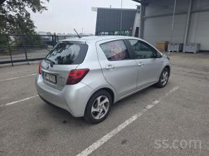 Grey Toyota Yaris 2015 in Jurmala, with an engine capacity of 1.50 L and mileage of 109 thousand km for 8950 €, photo 6 on AUTOMOTO.COM.LV