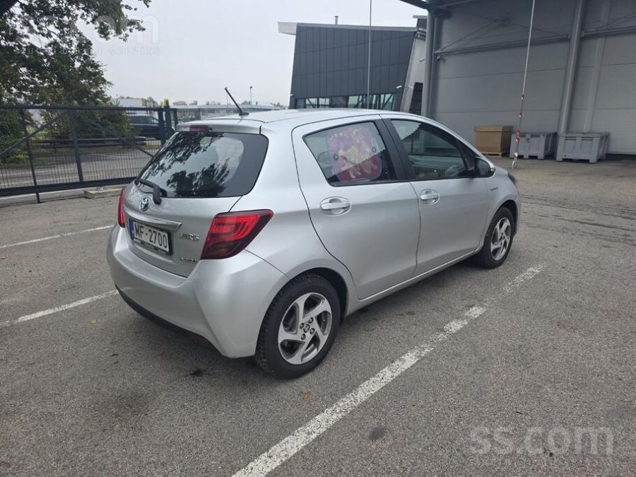 Grey Toyota Yaris 2015 in Jurmala, with an engine capacity of 1.50 L and mileage of 109 thousand km for 8950 €, photo 6 on AUTOMOTO.COM.LV
