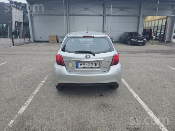 Pelēks Toyota Yaris 2015 Jūrmala, ar dzinēja tilpumu 1.50 L un nobraukumu 109 tūkst. km par 8950 €, foto 7 vietnē AUTOMOTO.COM.LV