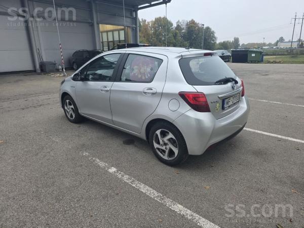 Pelēks Toyota Yaris 2015 Jūrmala, ar dzinēja tilpumu 1.50 L un nobraukumu 109 tūkst. km par 8950 €, foto 8 vietnē AUTOMOTO.COM.LV