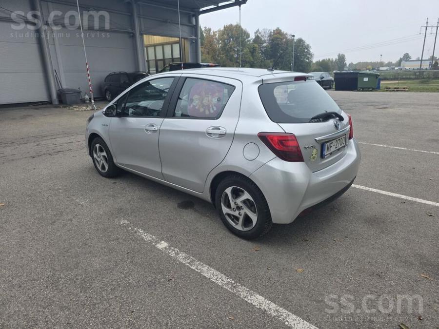 Grey Toyota Yaris 2015 in Jurmala, with an engine capacity of 1.50 L and mileage of 109 thousand km for 8950 €, photo 8 on AUTOMOTO.COM.LV