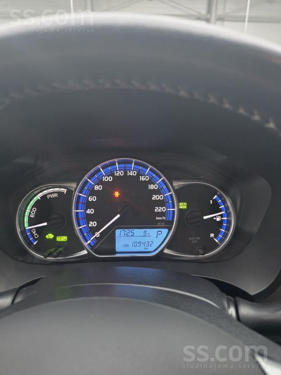 Grey Toyota Yaris 2015 in Jurmala, with an engine capacity of 1.50 L and mileage of 109 thousand km for 8950 €, photo 9 on AUTOMOTO.COM.LV