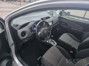 Grey Toyota Yaris 2015 in Jurmala, with an engine capacity of 1.50 L and mileage of 109 thousand km for 8950 €, photo 12 on AUTOMOTO.COM.LV