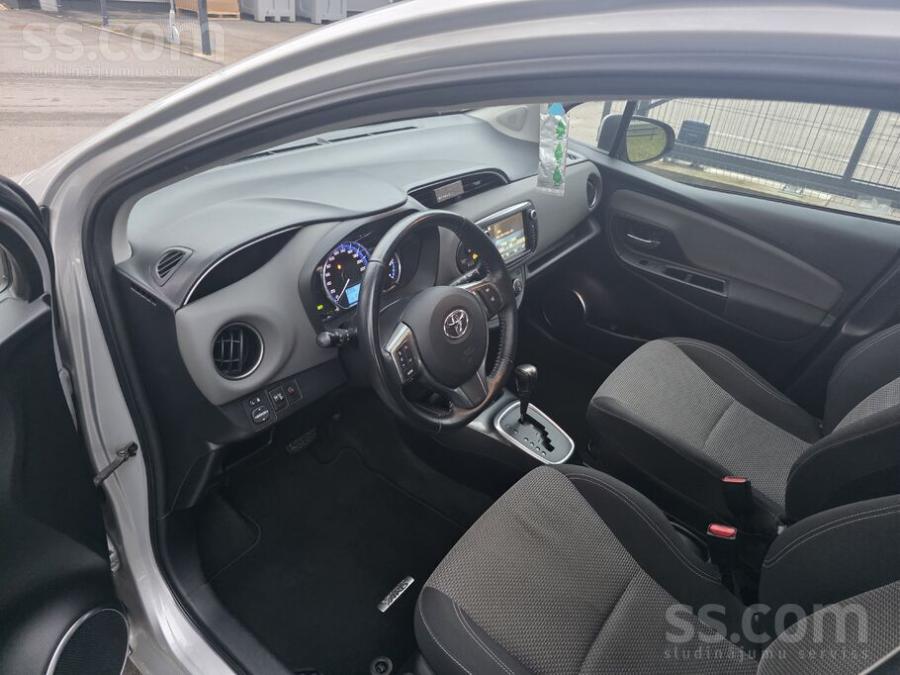 Grey Toyota Yaris 2015 in Jurmala, with an engine capacity of 1.50 L and mileage of 109 thousand km for 8950 €, photo 12 on AUTOMOTO.COM.LV
