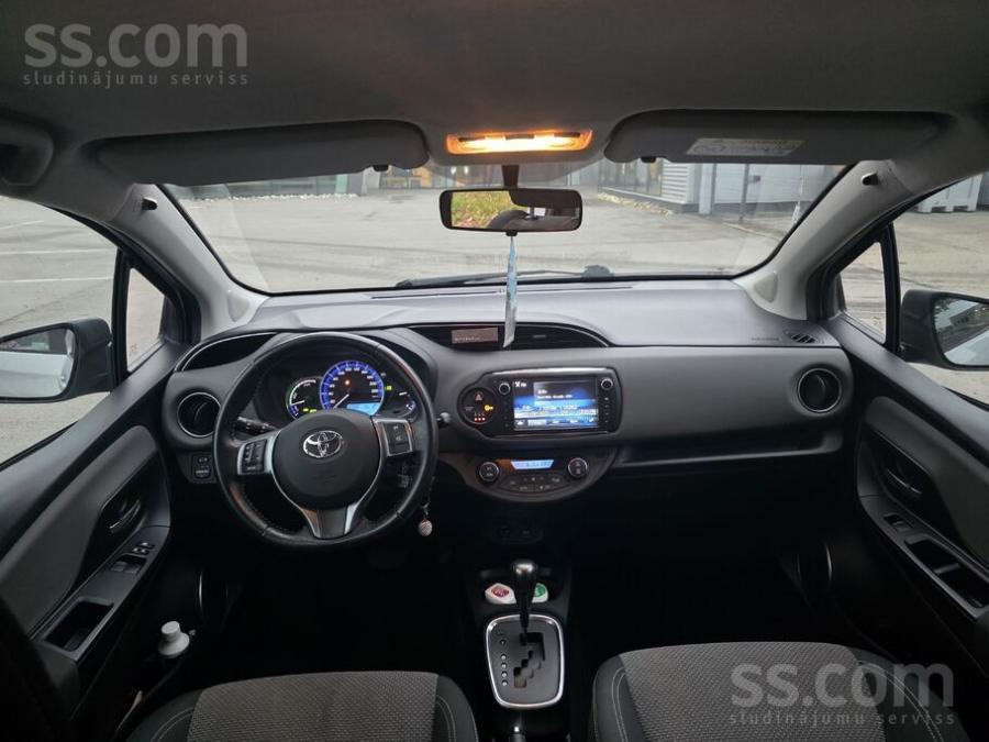 Grey Toyota Yaris 2015 in Jurmala, with an engine capacity of 1.50 L and mileage of 109 thousand km for 8950 €, photo 13 on AUTOMOTO.COM.LV