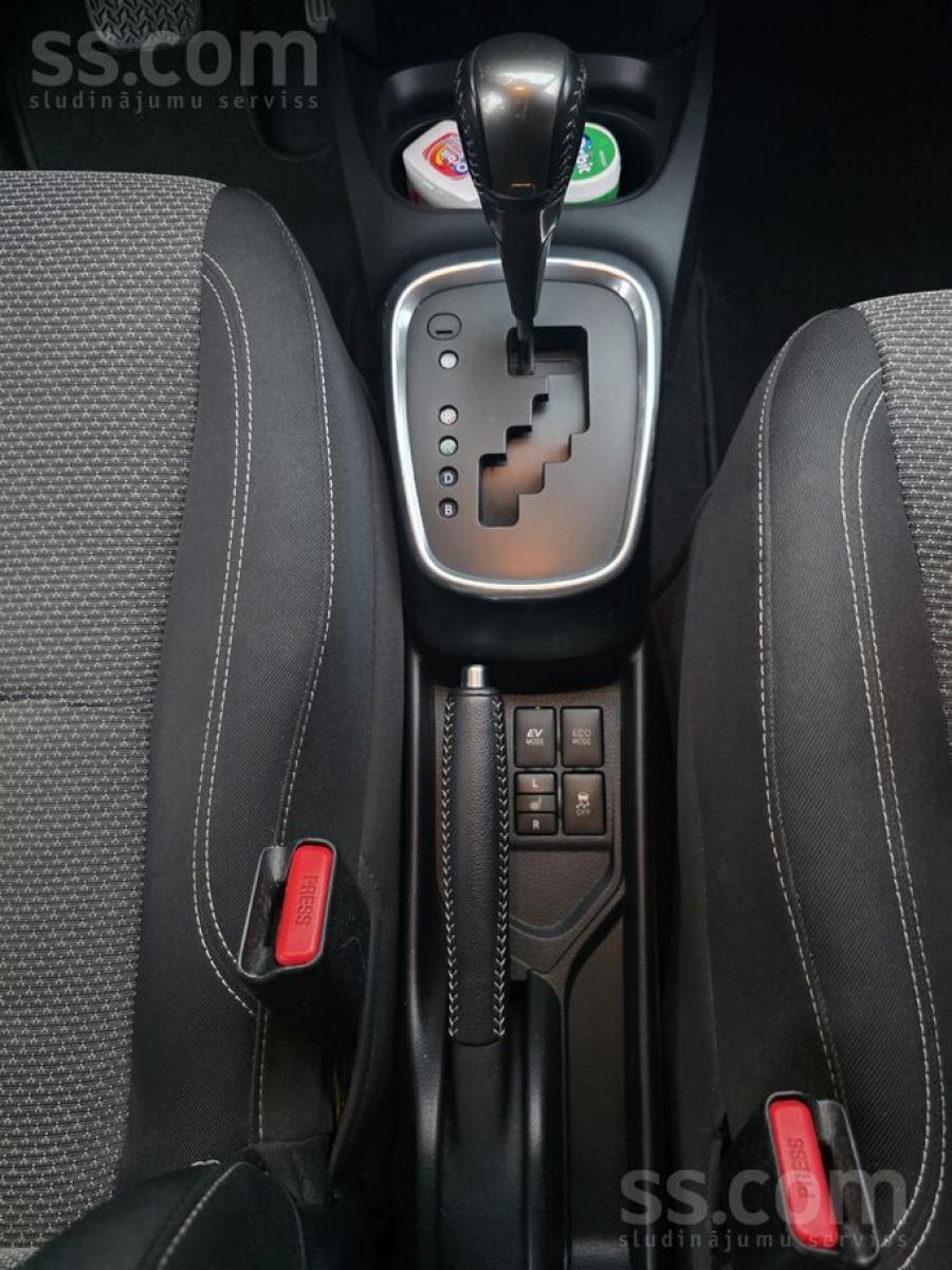 Grey Toyota Yaris 2015 in Jurmala, with an engine capacity of 1.50 L and mileage of 109 thousand km for 8950 €, photo 14 on AUTOMOTO.COM.LV