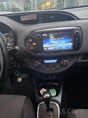 Grey Toyota Yaris 2015 in Jurmala, with an engine capacity of 1.50 L and mileage of 109 thousand km for 8950 €, photo 15 on AUTOMOTO.COM.LV