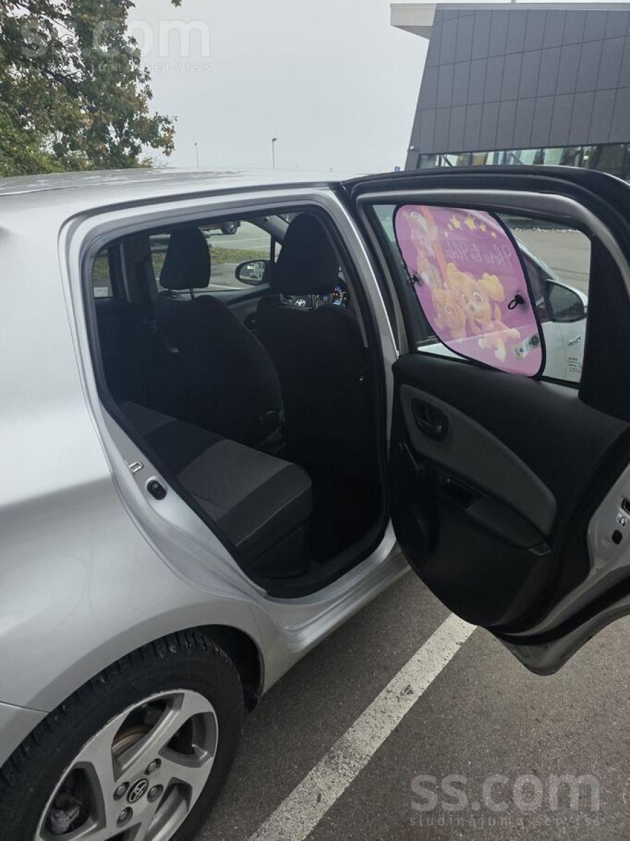 Grey Toyota Yaris 2015 in Jurmala, with an engine capacity of 1.50 L and mileage of 109 thousand km for 8950 €, photo 18 on AUTOMOTO.COM.LV