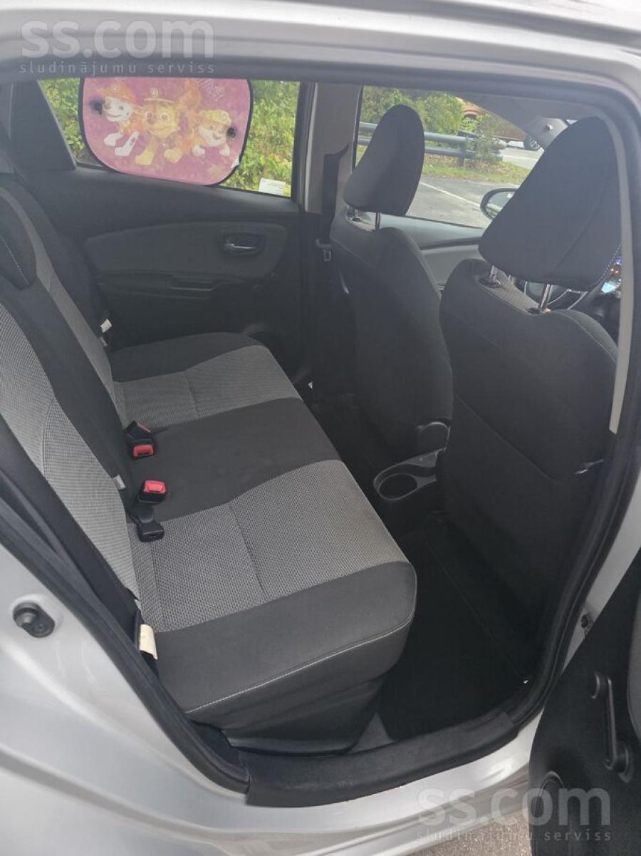 Grey Toyota Yaris 2015 in Jurmala, with an engine capacity of 1.50 L and mileage of 109 thousand km for 8950 €, photo 19 on AUTOMOTO.COM.LV