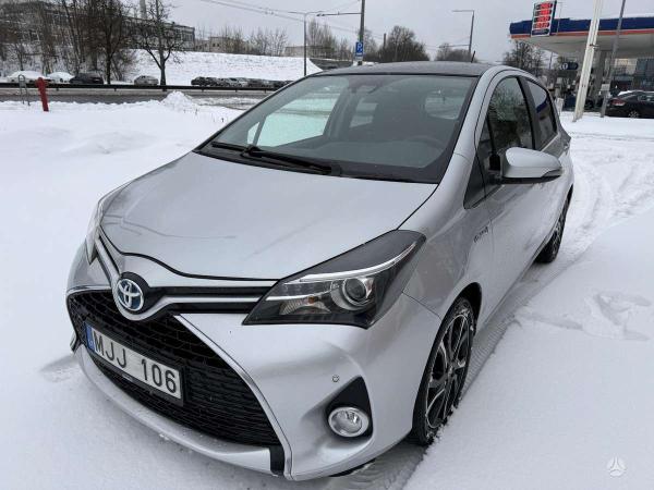 Grey Toyota Yaris 2016 in Vilnius, with an engine capacity of 1.50 L and mileage of 161 thousand km for 8500 €, photo 1 on AUTOMOTO.COM.LV