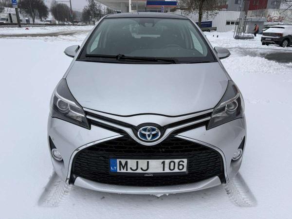 Grey Toyota Yaris 2016 in Vilnius, with an engine capacity of 1.50 L and mileage of 161 thousand km for 8500 €, photo 2 on AUTOMOTO.COM.LV
