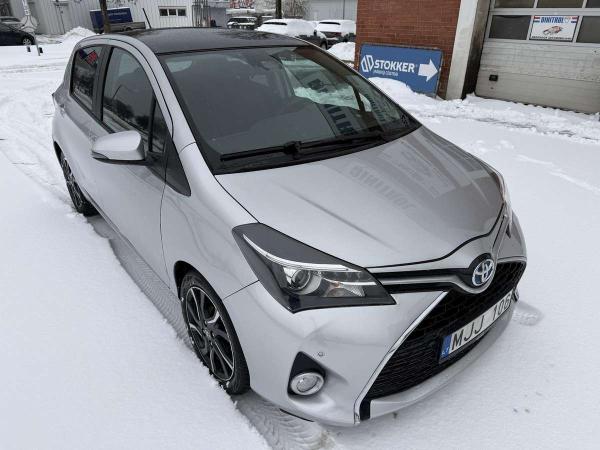 Grey Toyota Yaris 2016 in Vilnius, with an engine capacity of 1.50 L and mileage of 161 thousand km for 8500 €, photo 3 on AUTOMOTO.COM.LV