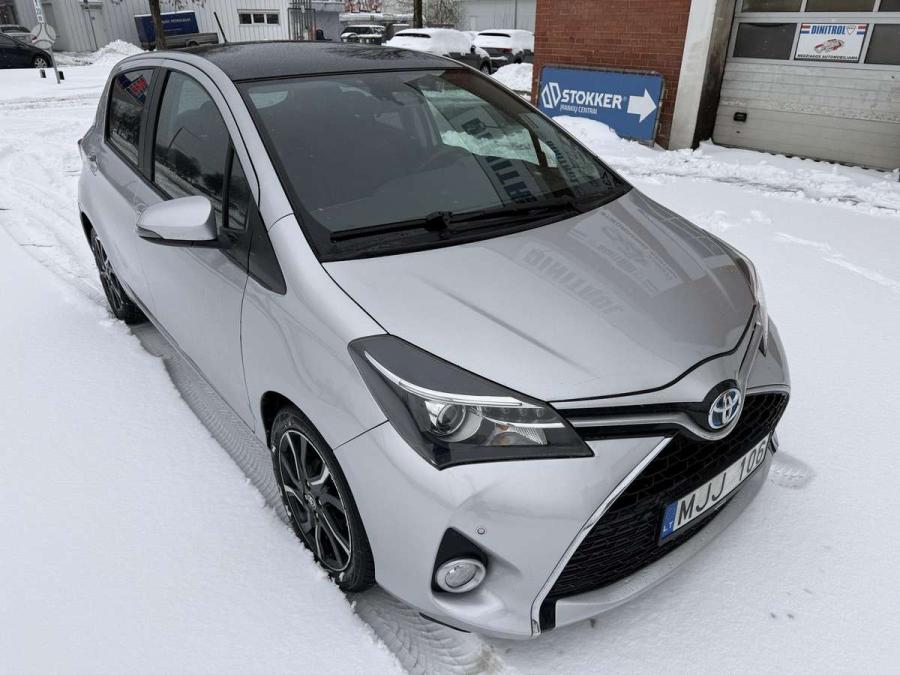 Grey Toyota Yaris 2016 in Vilnius, with an engine capacity of 1.50 L and mileage of 161 thousand km for 8500 €, photo 3 on AUTOMOTO.COM.LV