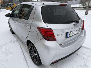 Grey Toyota Yaris 2016 in Vilnius, with an engine capacity of 1.50 L and mileage of 161 thousand km for 8500 €, photo 7 on AUTOMOTO.COM.LV