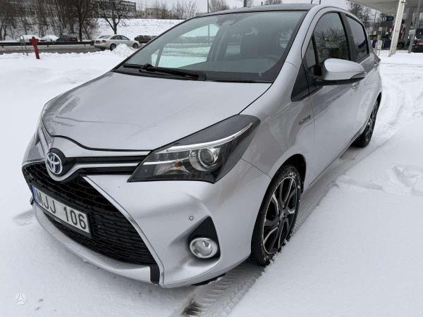 Grey Toyota Yaris 2016 in Vilnius, with an engine capacity of 1.50 L and mileage of 161 thousand km for 8500 €, photo 9 on AUTOMOTO.COM.LV