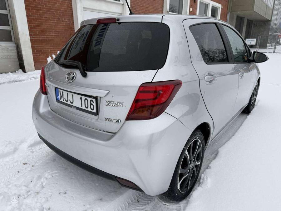 Grey Toyota Yaris 2016 in Vilnius, with an engine capacity of 1.50 L and mileage of 161 thousand km for 8500 €, photo 21 on AUTOMOTO.COM.LV