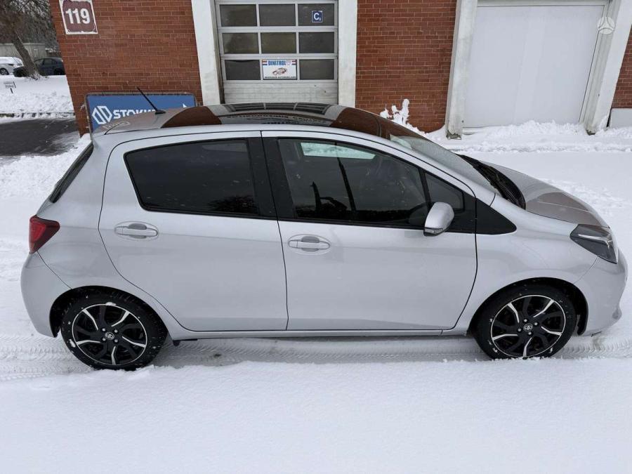 Grey Toyota Yaris 2016 in Vilnius, with an engine capacity of 1.50 L and mileage of 161 thousand km for 8500 €, photo 26 on AUTOMOTO.COM.LV