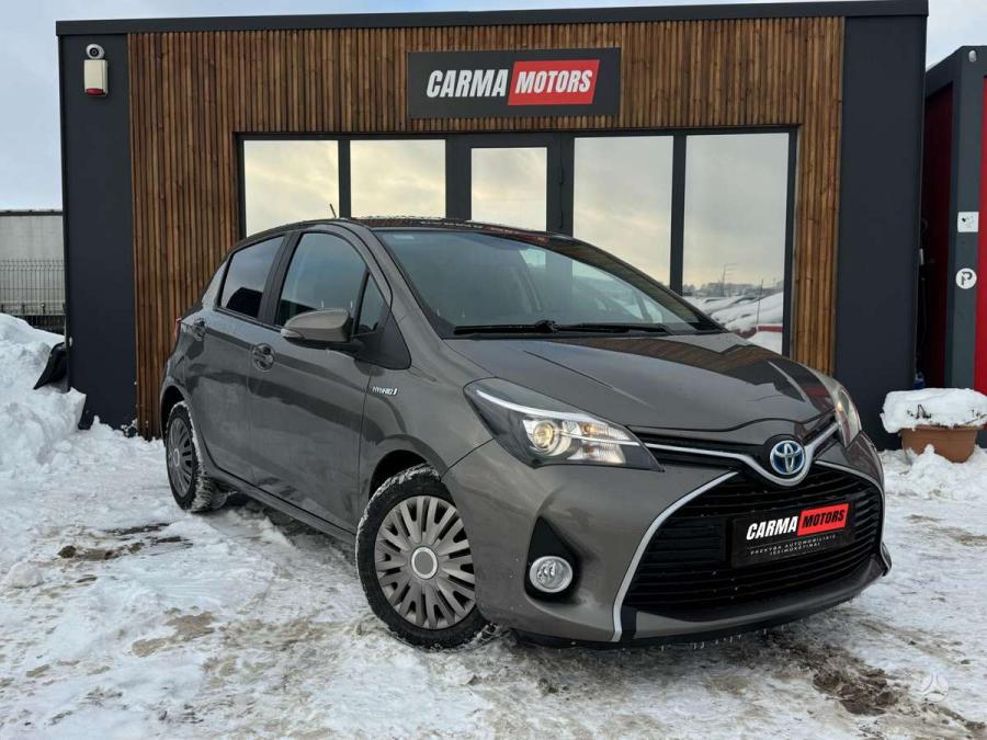 Grey Toyota Yaris 2016 in Vilnius, with an engine capacity of 1.50 L and mileage of 101 thousand km for 9490 €, photo 1 on AUTOMOTO.COM.LV