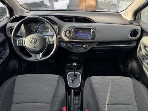 Grey Toyota Yaris 2016 in Vilnius, with an engine capacity of 1.50 L and mileage of 101 thousand km for 9490 €, photo 2 on AUTOMOTO.COM.LV