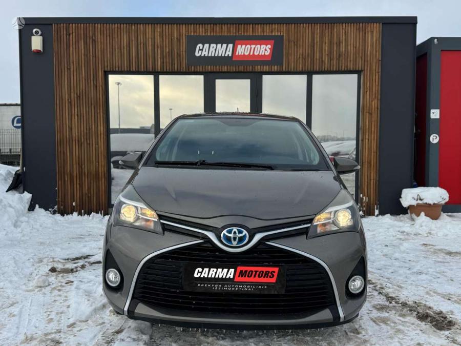 Grey Toyota Yaris 2016 in Vilnius, with an engine capacity of 1.50 L and mileage of 101 thousand km for 9490 €, photo 4 on AUTOMOTO.COM.LV