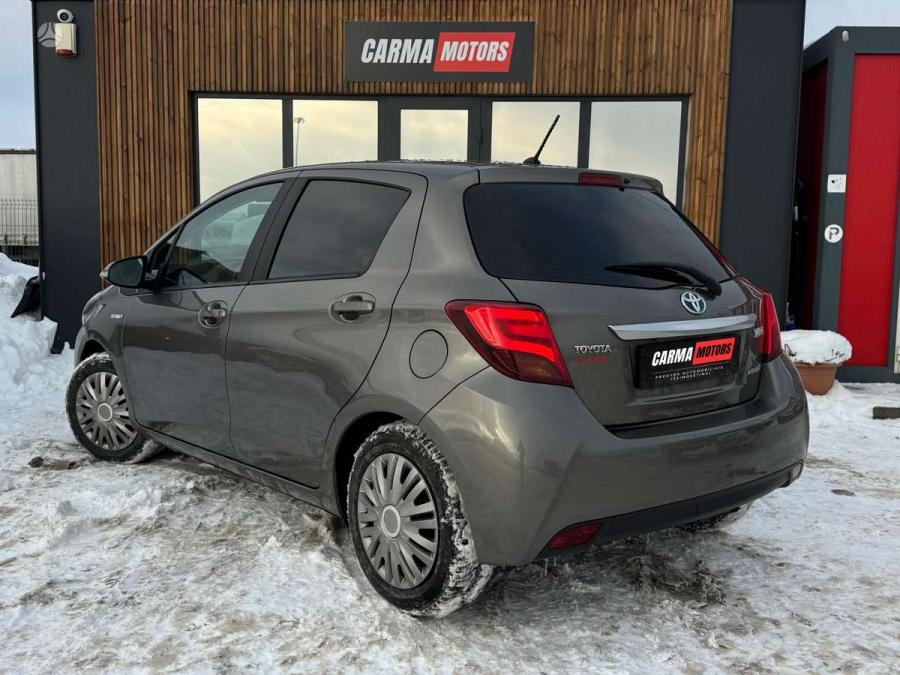 Grey Toyota Yaris 2016 in Vilnius, with an engine capacity of 1.50 L and mileage of 101 thousand km for 9490 €, photo 6 on AUTOMOTO.COM.LV