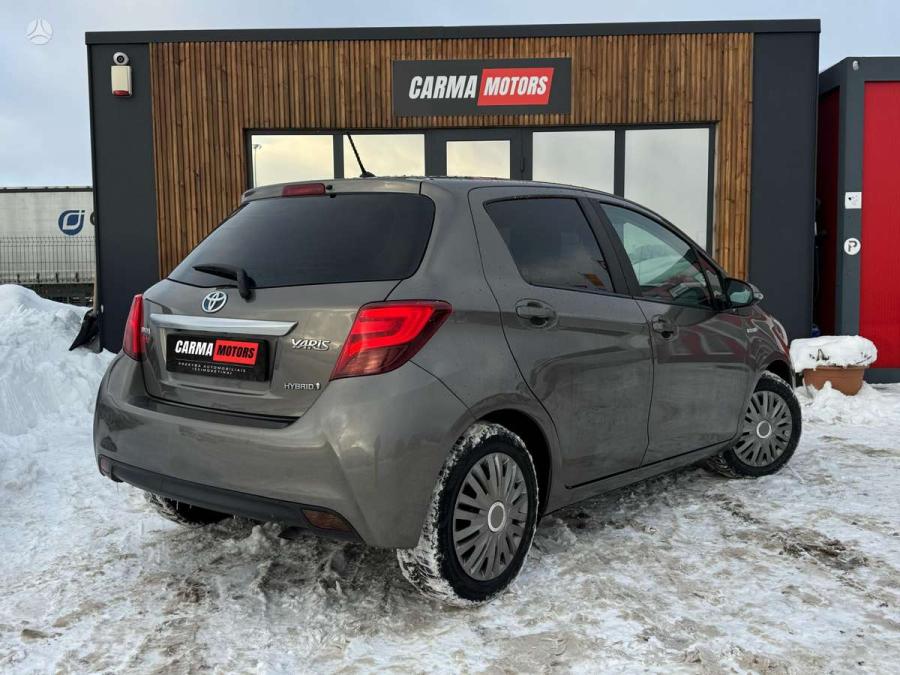Grey Toyota Yaris 2016 in Vilnius, with an engine capacity of 1.50 L and mileage of 101 thousand km for 9490 €, photo 7 on AUTOMOTO.COM.LV