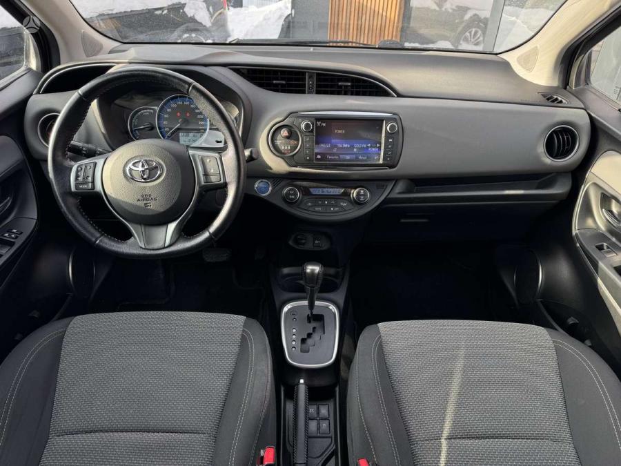 Grey Toyota Yaris 2016 in Vilnius, with an engine capacity of 1.50 L and mileage of 101 thousand km for 9490 €, photo 17 on AUTOMOTO.COM.LV