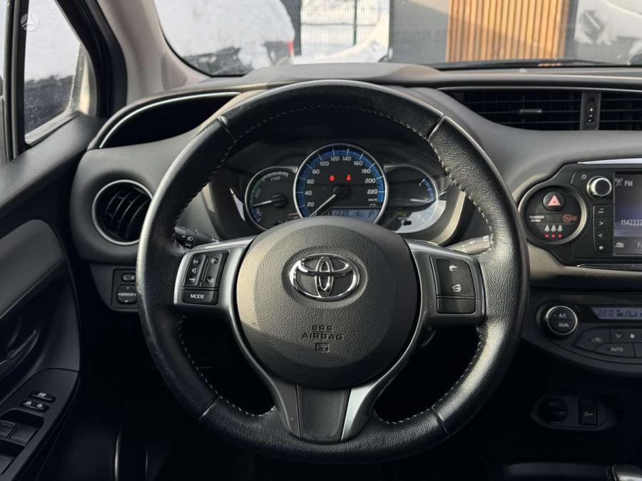 Grey Toyota Yaris 2016 in Vilnius, with an engine capacity of 1.50 L and mileage of 101 thousand km for 9490 €, photo 19 on AUTOMOTO.COM.LV