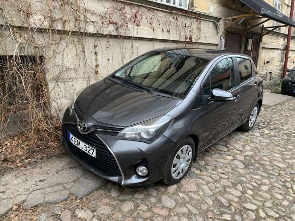 Grey Toyota Yaris 2016 in Vilnius, with an engine capacity of 1.00 L and mileage of 70 thousand km for 7000 €, photo 3 on AUTOMOTO.COM.LV