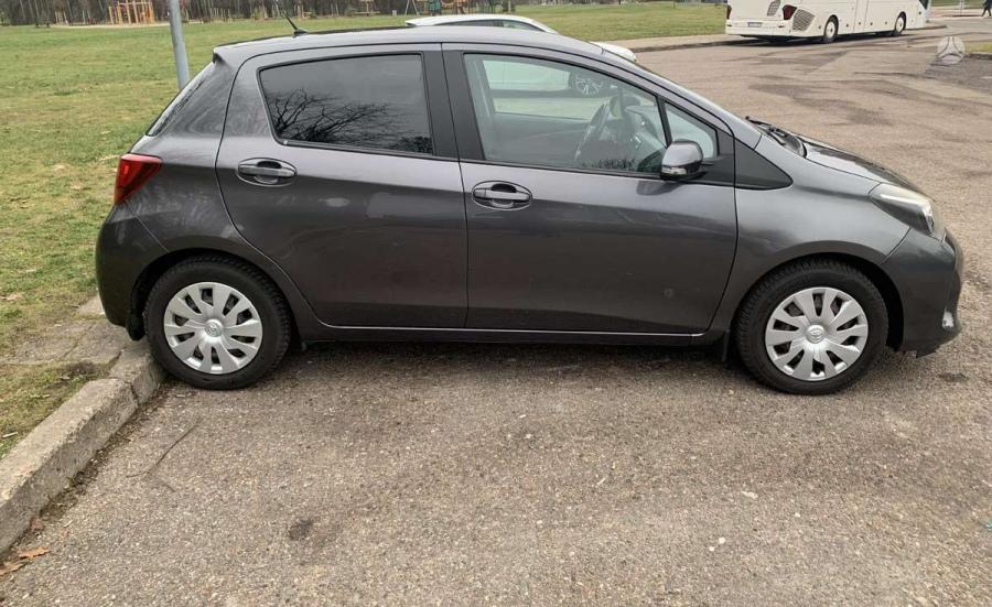 Grey Toyota Yaris 2016 in Vilnius, with an engine capacity of 1.00 L and mileage of 70 thousand km for 7000 €, photo 11 on AUTOMOTO.COM.LV