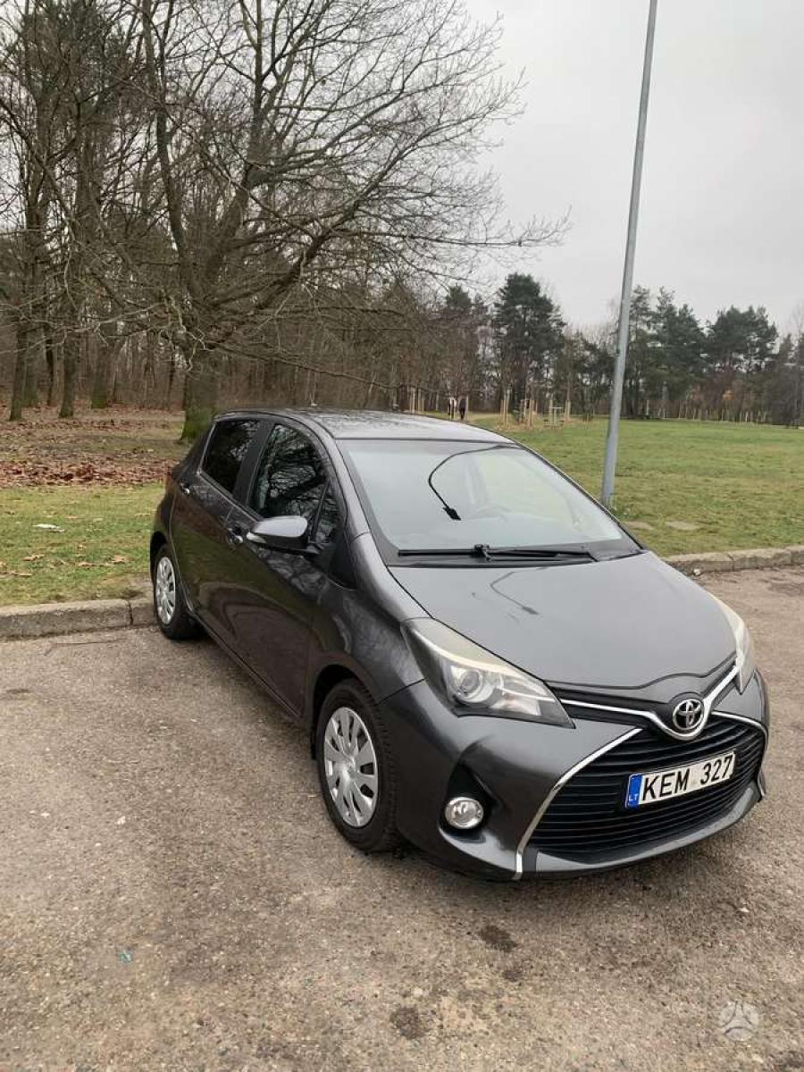 Grey Toyota Yaris 2016 in Vilnius, with an engine capacity of 1.00 L and mileage of 70 thousand km for 7000 €, photo 12 on AUTOMOTO.COM.LV