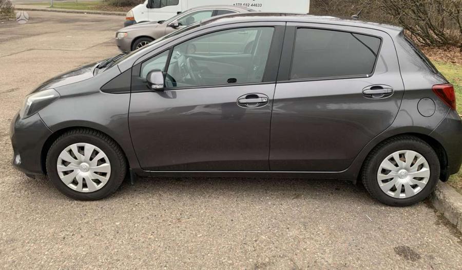 Grey Toyota Yaris 2016 in Vilnius, with an engine capacity of 1.00 L and mileage of 70 thousand km for 7000 €, photo 14 on AUTOMOTO.COM.LV