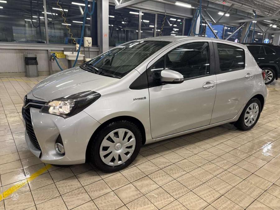 Grey Toyota Yaris 2016 in Vilnius, with an engine capacity of 1.50 L and mileage of 260 thousand km for 7600 €, photo 1 on AUTOMOTO.COM.LV