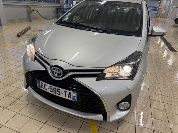 Grey Toyota Yaris 2016 in Vilnius, with an engine capacity of 1.50 L and mileage of 260 thousand km for 7600 €, photo 11 on AUTOMOTO.COM.LV