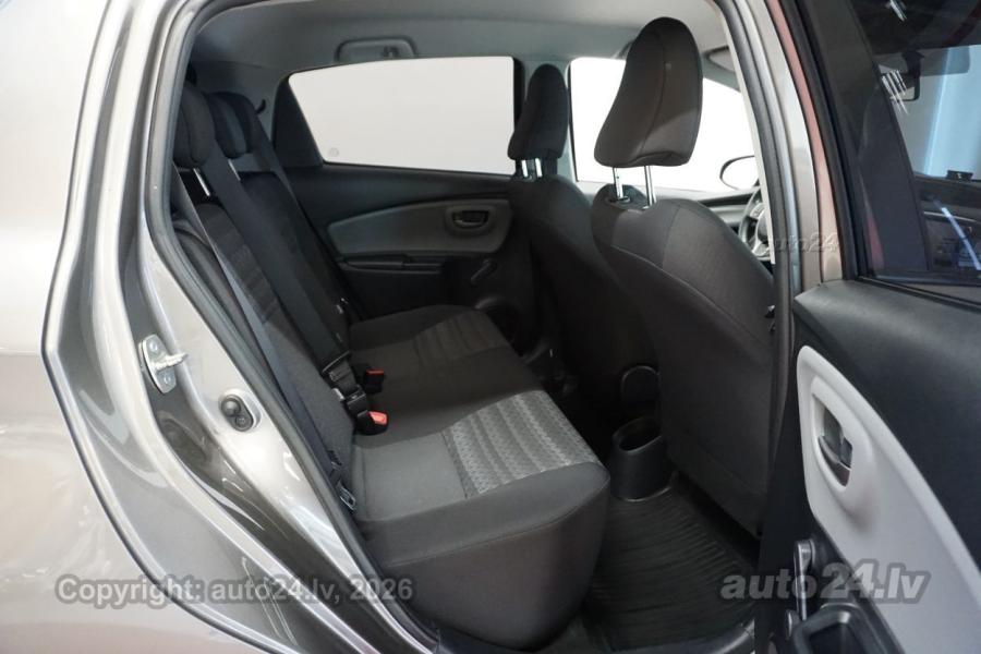 Grey Toyota Yaris 2016 in Tartu, with an engine capacity of 1.30 L and mileage of 77 thousand km for 8690 €, photo 8 on AUTOMOTO.COM.LV