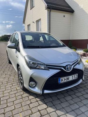 Grey Toyota Yaris 2016 in Vilnius, with an engine capacity of 1.50 L and mileage of 121 thousand km for 8000 €, photo  on AUTOMOTO.COM.LV