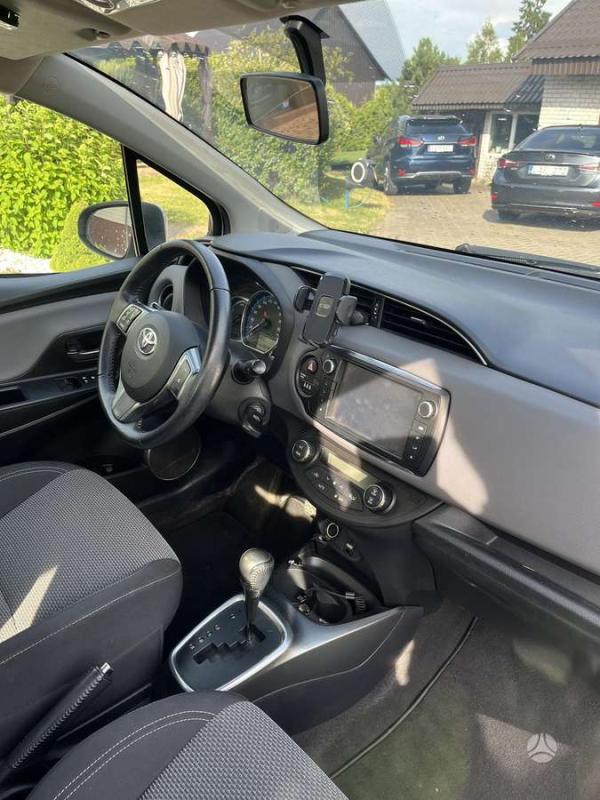 Серый Тойота Ярис 2016 в Вильнюс, объемом двигателя 1.50 л и пробегом 121 тыс. км за 8000 €, фото 9 на AUTOMOTO.COM.LV