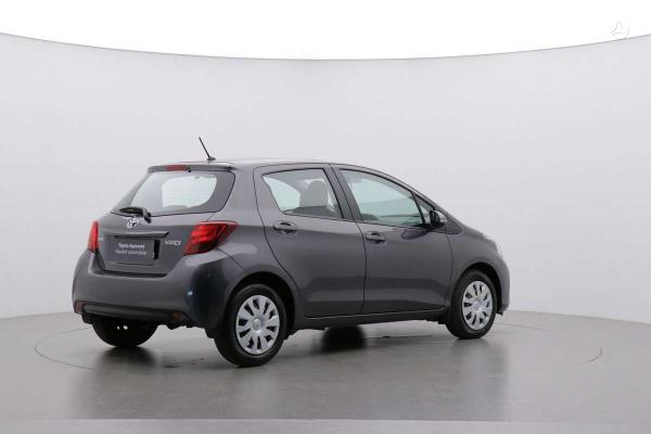 Grey Toyota Yaris 2016 in Vilnius, with an engine capacity of 1.33 L and mileage of 95 thousand km for 9990 €, photo 3 on AUTOMOTO.COM.LV