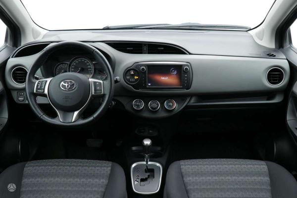 Grey Toyota Yaris 2016 in Vilnius, with an engine capacity of 1.33 L and mileage of 95 thousand km for 9990 €, photo 7 on AUTOMOTO.COM.LV