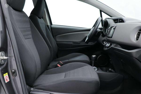 Grey Toyota Yaris 2016 in Vilnius, with an engine capacity of 1.33 L and mileage of 95 thousand km for 9990 €, photo 9 on AUTOMOTO.COM.LV