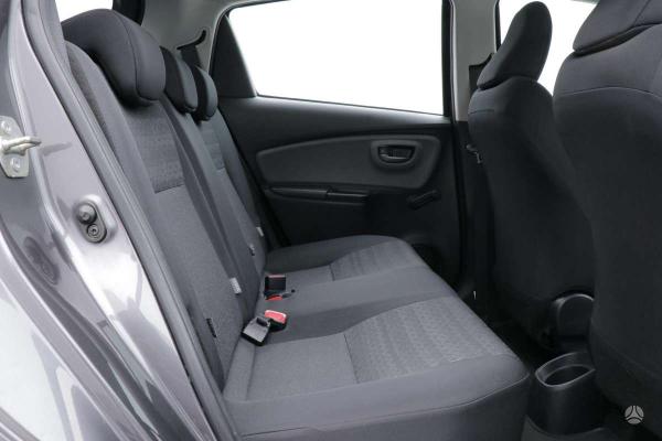 Grey Toyota Yaris 2016 in Vilnius, with an engine capacity of 1.33 L and mileage of 95 thousand km for 9990 €, photo 10 on AUTOMOTO.COM.LV