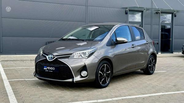 Pelēks Toyota Yaris 2016 Viļņa, ar dzinēja tilpumu 1.50 L un nobraukumu 83 tūkst. km par 10990 €, foto 1 vietnē AUTOMOTO.COM.LV