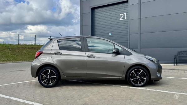 Pelēks Toyota Yaris 2016 Viļņa, ar dzinēja tilpumu 1.50 L un nobraukumu 83 tūkst. km par 10990 €, foto 7 vietnē AUTOMOTO.COM.LV