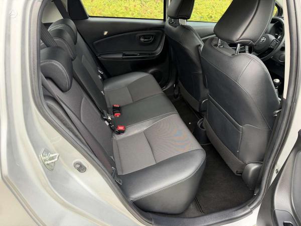 Pelēks Toyota Yaris 2016 Viļņa, ar dzinēja tilpumu 1.33 L un nobraukumu 54 tūkst. km par 10550 €, foto 9 vietnē AUTOMOTO.COM.LV