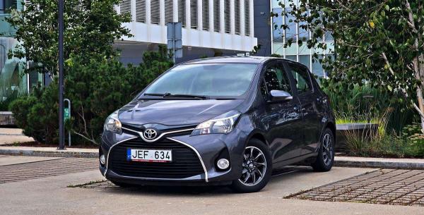 Pelēks Toyota Yaris 2016 Viļņa, ar dzinēja tilpumu 1.33 L un nobraukumu 117 tūkst. km par 9700 €, foto 1 vietnē AUTOMOTO.COM.LV