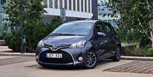 Grey Toyota Yaris 2016 in Vilnius, with an engine capacity of 1.33 L and mileage of 117 thousand km for 9700 €, photo  on AUTOMOTO.COM.LV